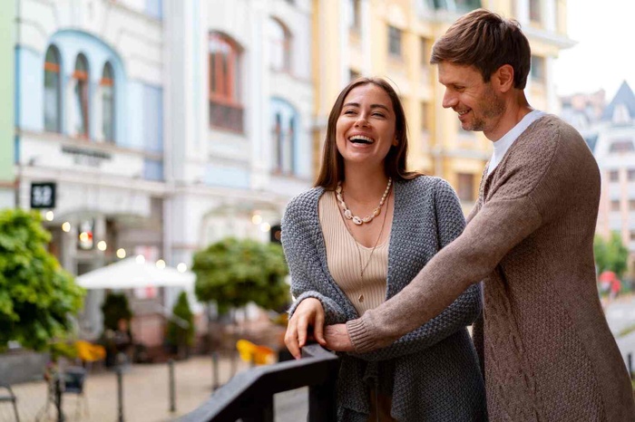 Find Love Your Way with An Illinois Dating Site - LargeFrien